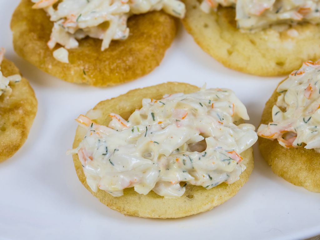Amuse-gueules surimi et blinis au curry : Recette de Amuse-gueules ...