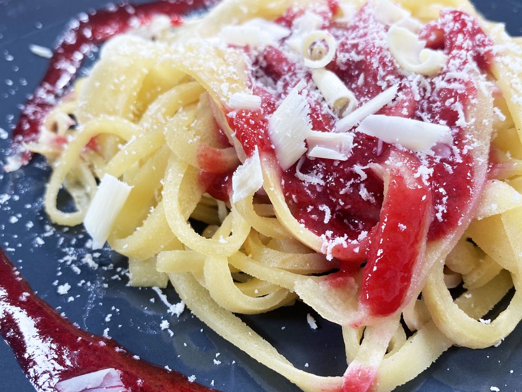 Spaghetti de crêpes coulis framboise : Recette de Spaghetti de crêpes ...