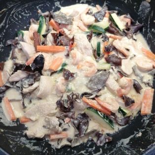 Curry vert de poulet au lait de coco et légumes croquants : Recette de Curry vert de poulet au ...