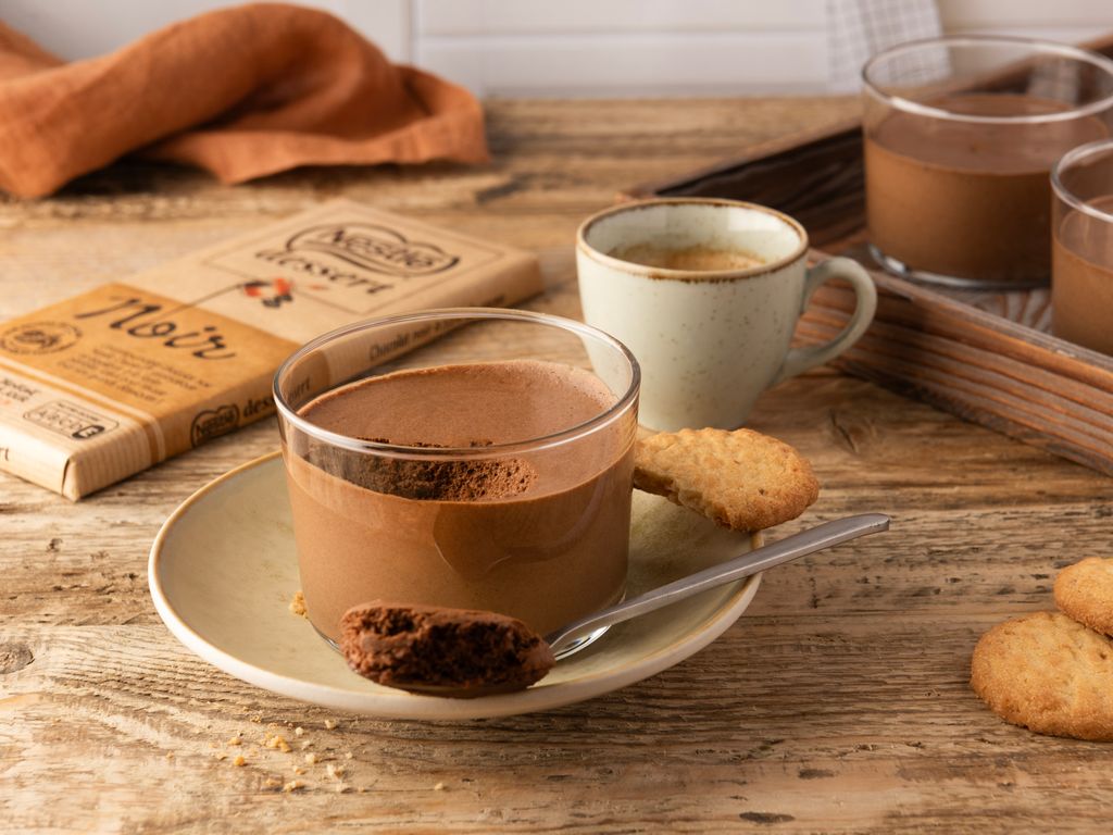 Mousse au chocolat noir Nestlé Dessert® : Recette de Mousse au chocolat ...