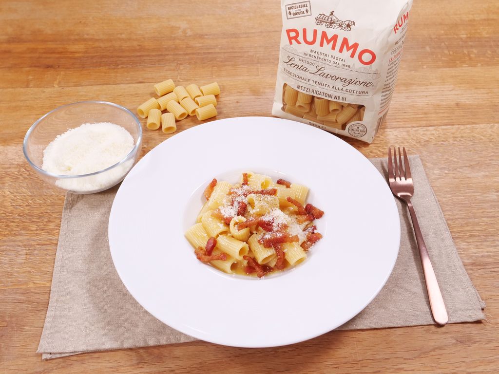 Mezzi rigatoni alla carbonara : Recette de Mezzi rigatoni alla carbonara