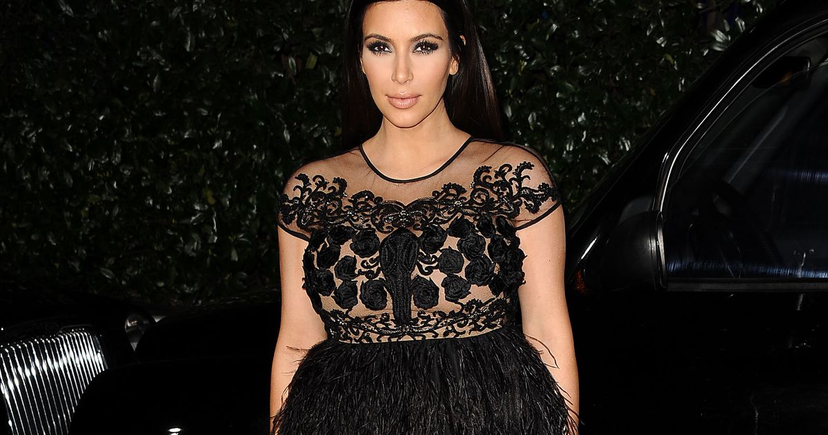 Kim Kardashian : Elle se la pète avec ses bracelets en diamants ! (Photos)