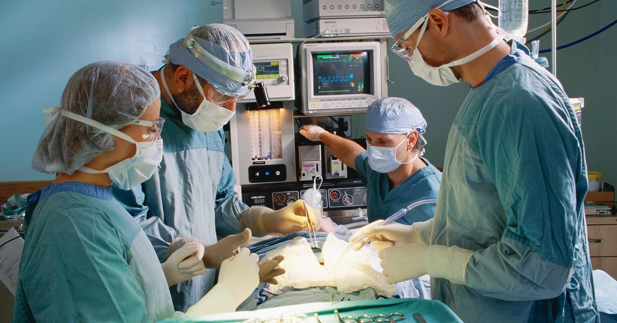 Lyon : Ablation d’une tumeur par le nombril
