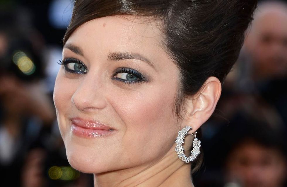 Marion Cotillard : Comment réaliser son chignon rétro (Tutoriel)