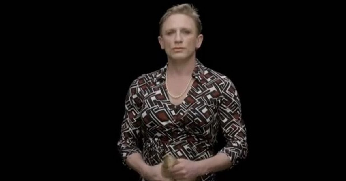 Vidéo : Daniel Craig travesti pour la journée de la Femme