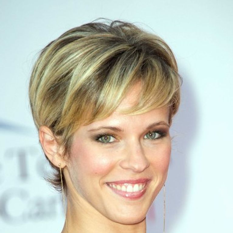 Lorie a changé de coupe de cheveux