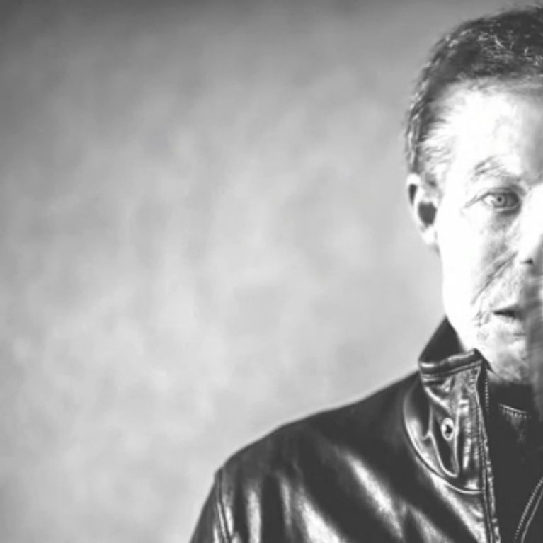 Le premier greffé du visage témoigne de ses souffrances dans un livre