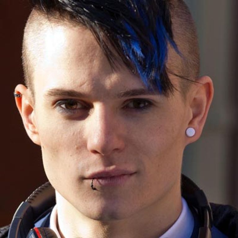 Hollyoaks 4/05 - Harry is rewarded for his silence