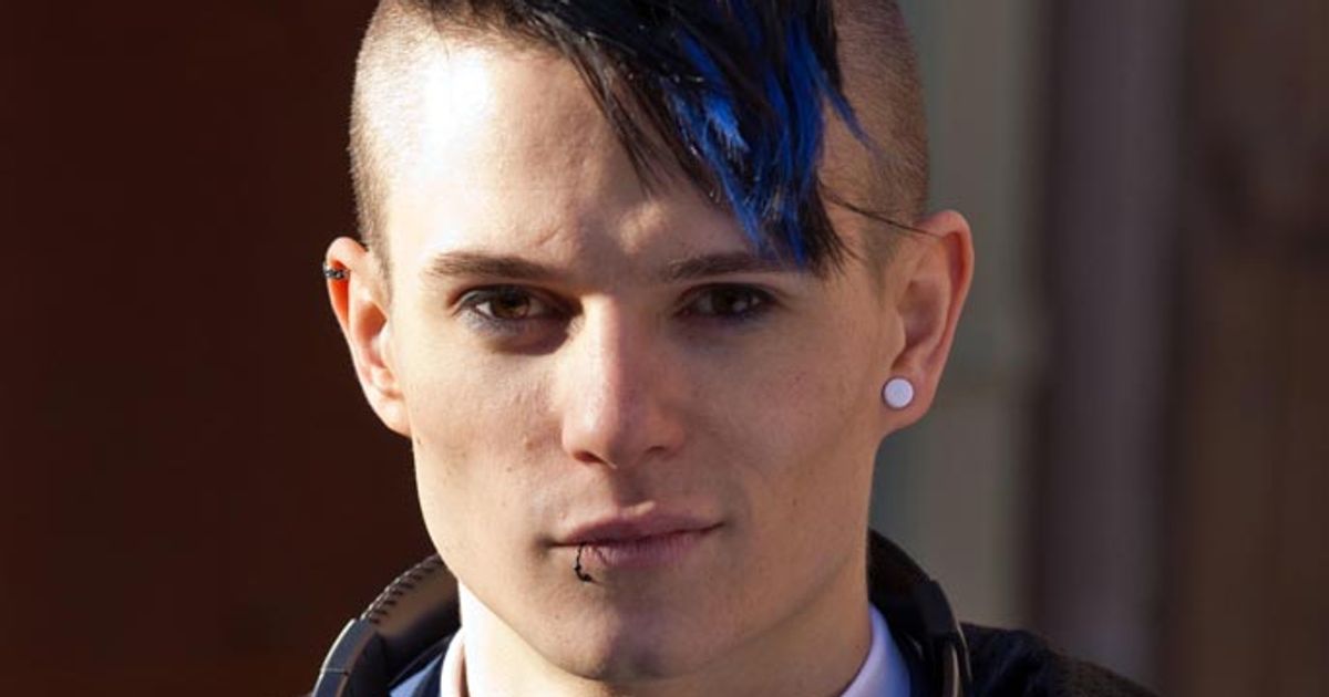 Hollyoaks 4/05 - Harry is rewarded for his silence