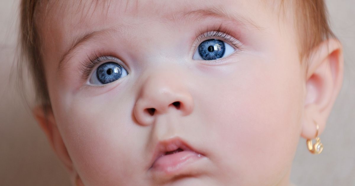 Royaume-Uni : Les boucles d'oreilles bientôt interdites pour bébé