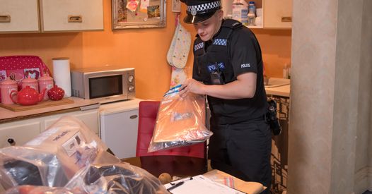 Hollyoaks 10 11 The Police Turn Up At Cindy S Flat