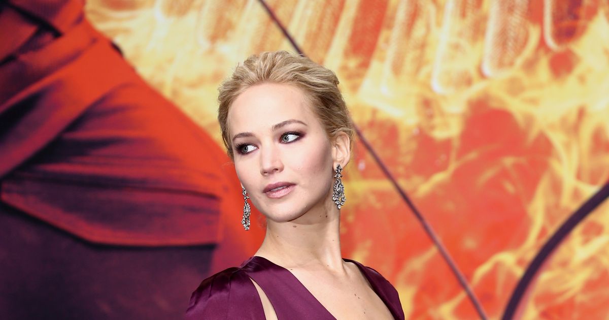 Jennifer Lawrence fatale en décolleté XXL sur le tapis rouge (Photos)