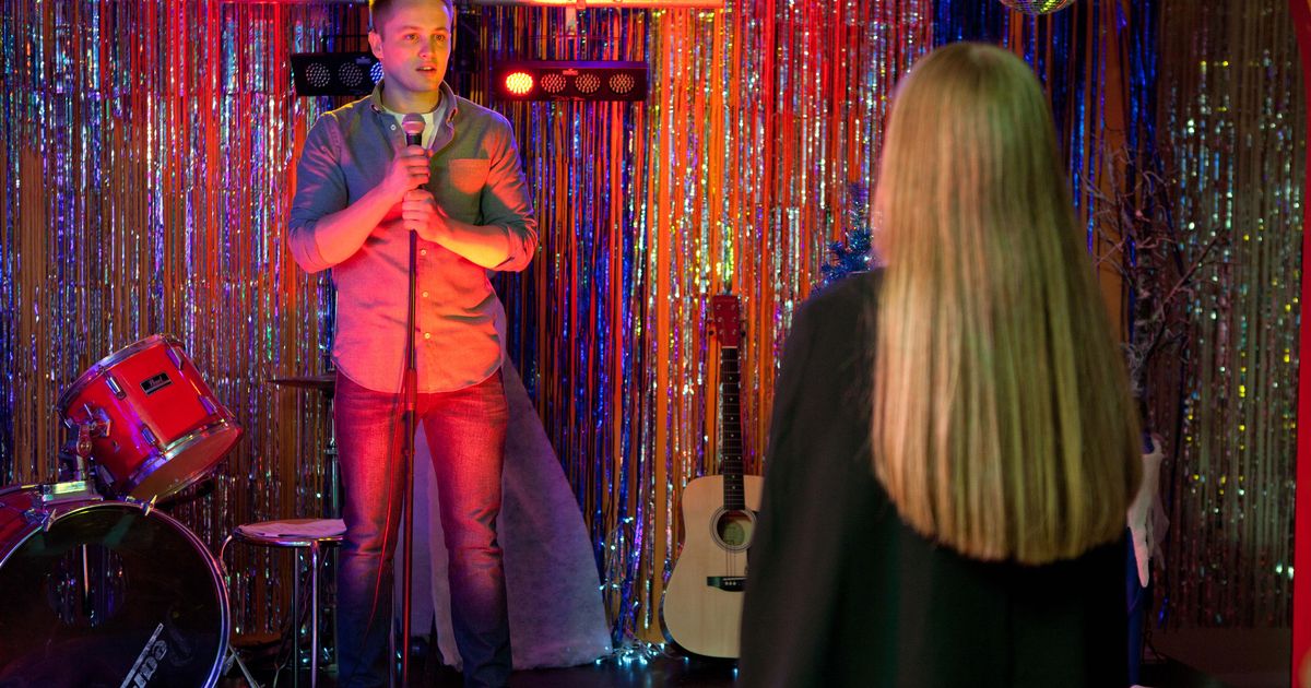 Hollyoaks 2/12 - Nico spots Jason buying flowers