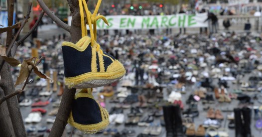COP21 : Des chaussures recouvrent la place de la République