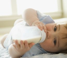 Lait maternisé : tout ce qu'il faut savoir pour bébé