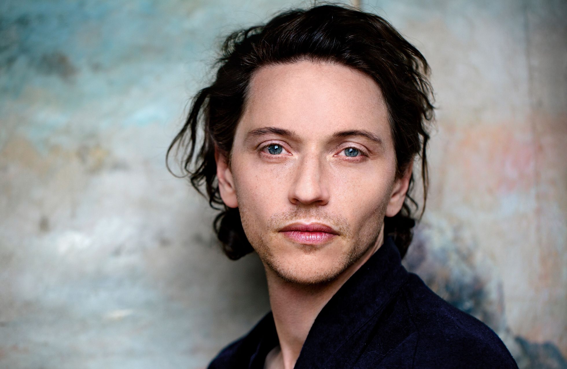 Raphaël : Découvrez le clip L'année la plus chaude de tous les temps