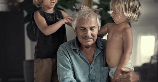 Ivette Ivens capture le lien entre les générations en photos