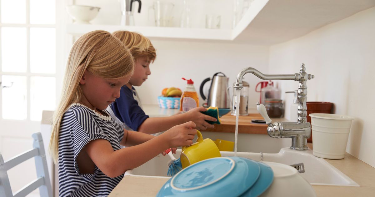 Donner des corvées à vos enfants contribuerait à leur réussite