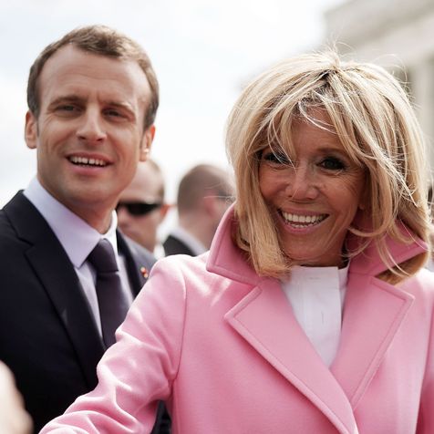 Brigitte Macron surprend dans une superbe veste écossaise Balmain