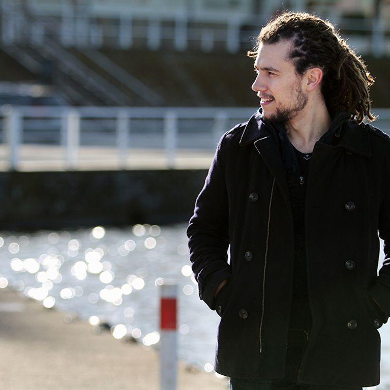 Maxime Manot : Ecoutez son morceau ultra feel good de l'été