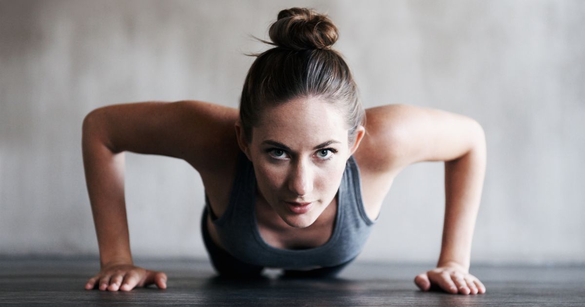 Burpees: qué son, cómo hacerlos y rutinas para ponerte en forma