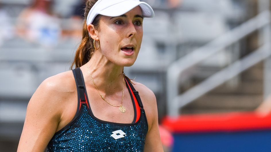 Alizé Cornet, sanctionnée en plein match pour avoir retiré son t-shirt