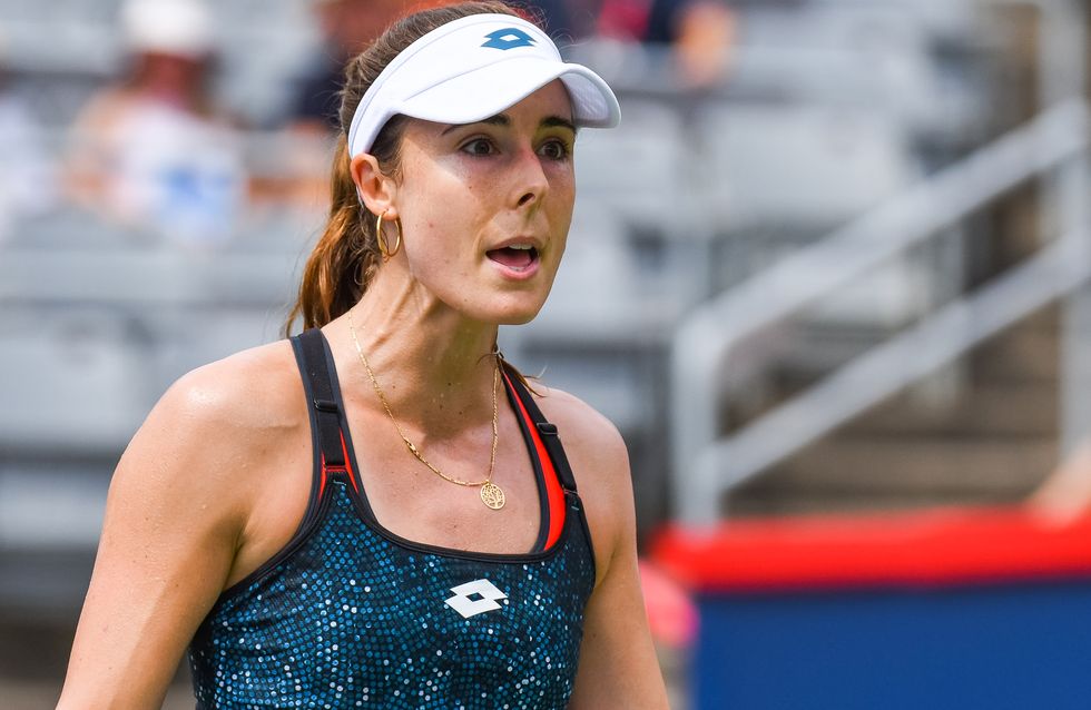 Alizé Cornet, sanctionnée en plein match pour avoir retiré son t-shirt