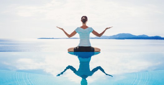 Vous aimez le yoga et la piscine ? Découvrez le pool yoga