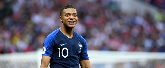 Kylian Mbappé passe au blond platine