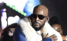 R. Kelly : inculpé pour pédopornographie et détournement de mineur