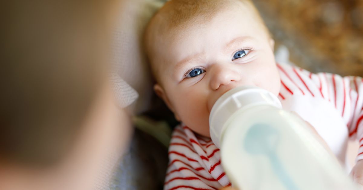 Régurgitations, reflux, RGO chez bébé, comment réagir