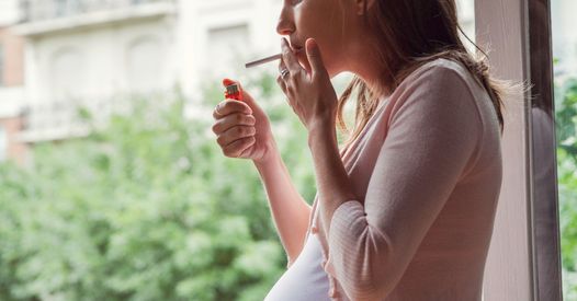 Faut-il payer les femmes enceintes pour qu'elles arrêtent de fumer
