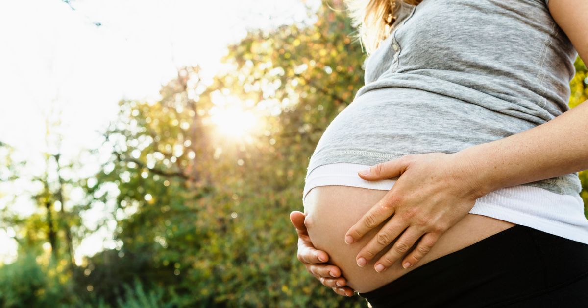 Déni de grossesse : symptômes, causes et explications