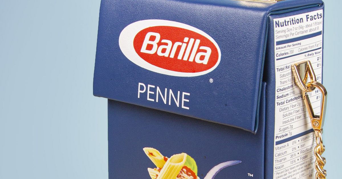 Un designer transforme une boîte de pâtes en sac à main