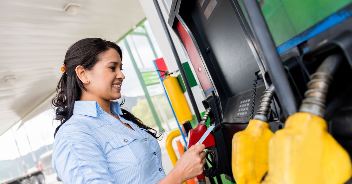 Chèque carburant : qui pourrait être concerné par une aide?