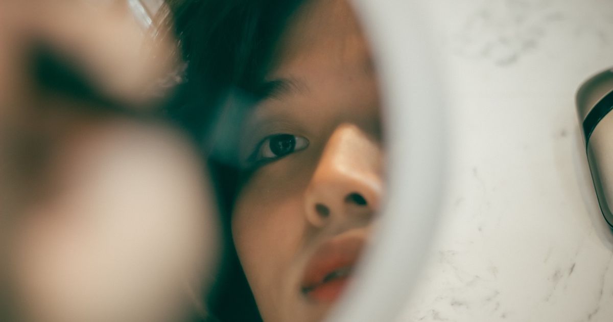 Dysmorphophobie : définition, test, cause, traitement, comment s’en ...