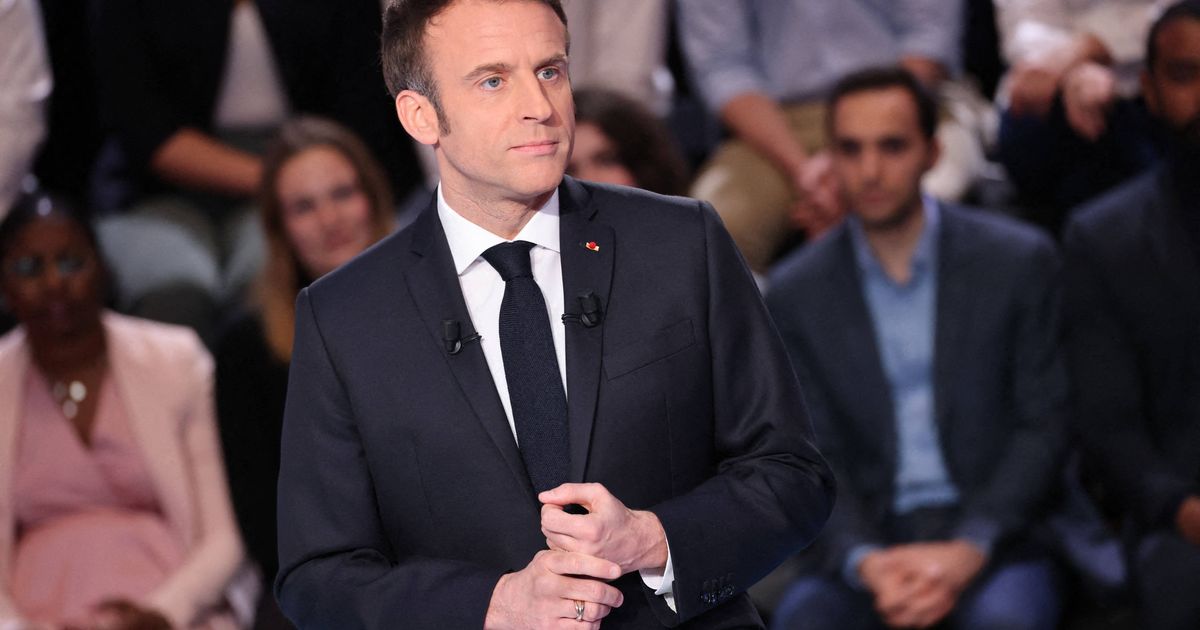 Emmanuel Macron avec une cigarette électronique : ce détail surprenant ...
