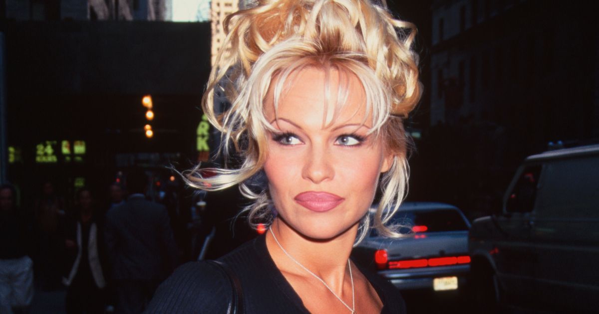 Pammy updo : comment se faire le chignon le plus tendance de l’été