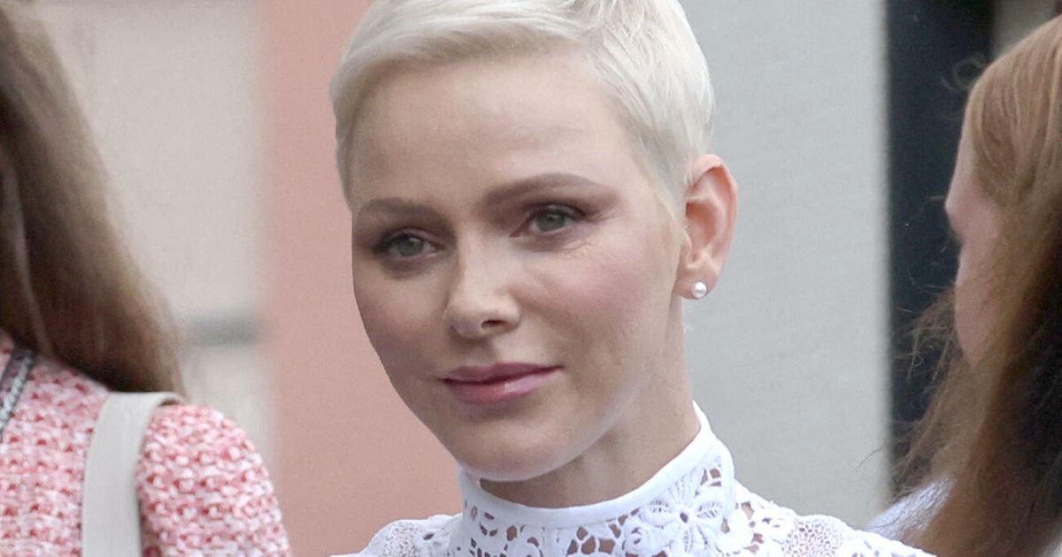 Charlène de Monaco : magnifique dans une robe chic et sobre au côté d ...