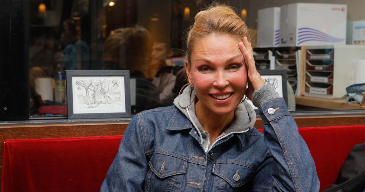 Indra : la chanteuse revient sur sa terrible expérience de la médecine ...