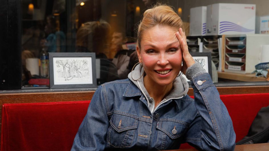 Indra : la chanteuse revient sur sa terrible expérience de la médecine ...