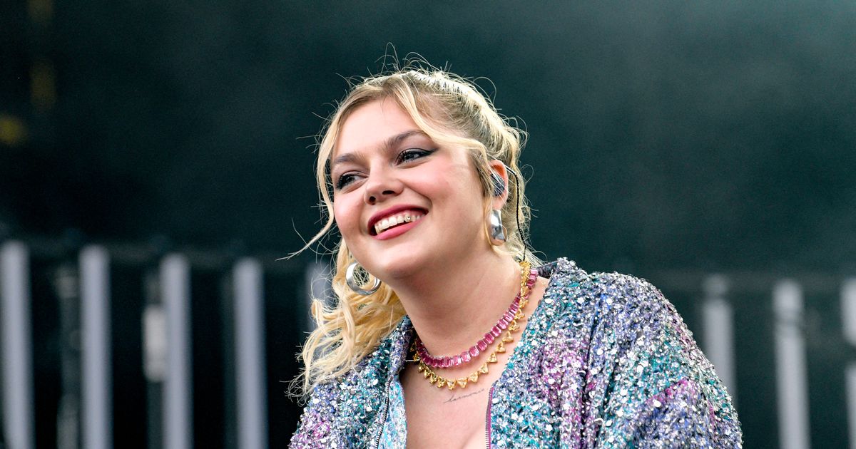 PHOTOS. Louane : nouvelle coupe de cheveux, la chanteuse passe au court