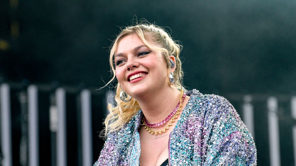PHOTOS. Louane : nouvelle coupe de cheveux, la chanteuse passe au court