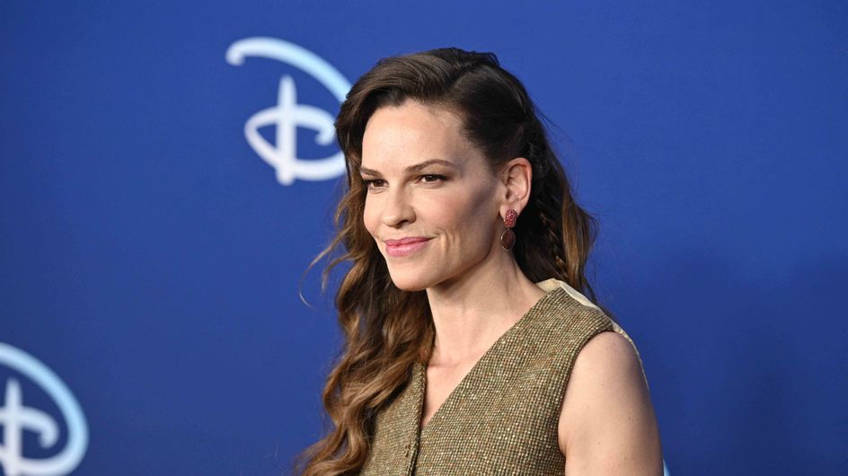 Hilary Swank enceinte : à 48 ans, l’actrice annonce attendre des jumeaux