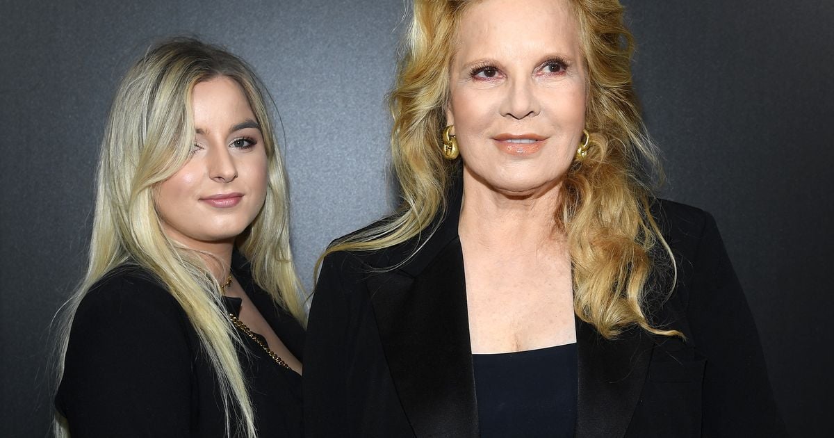 Sylvie Vartan : sa fille Darina à la pointe de la mode, elle affiche sa tenue tendance sur Instagram