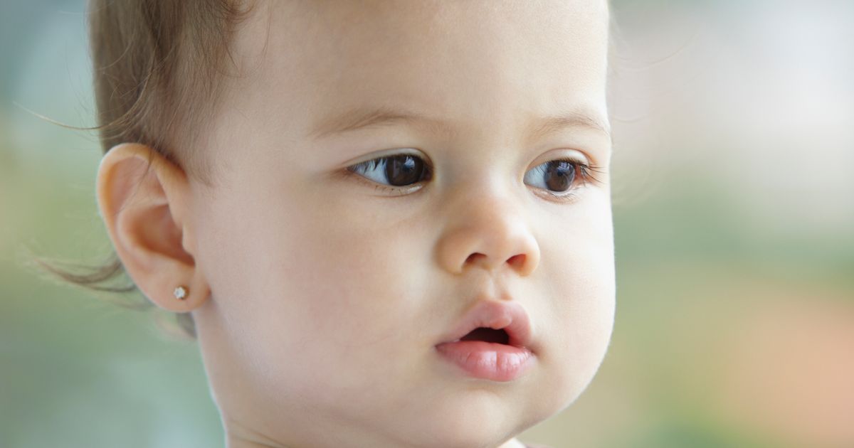 À quel âge peut-on percer les oreilles de son enfant