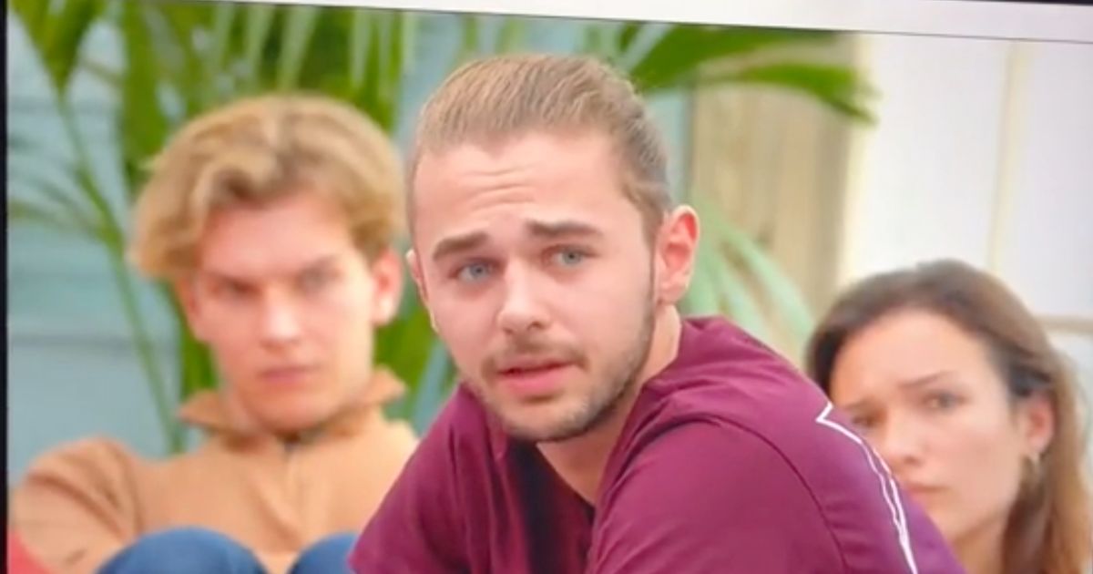Star Academy : Julien critiqué par laure Balon, son frère la prend à partie