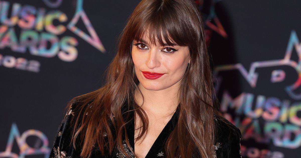 Clara Luciani : sa surprenante confidence sur sa grand-mère