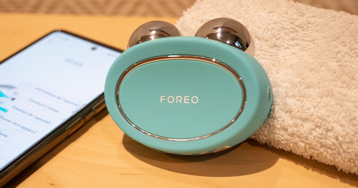 J’ai testé le Foreo Bear, l’outil indispensable pour remodeler l’ovale ...