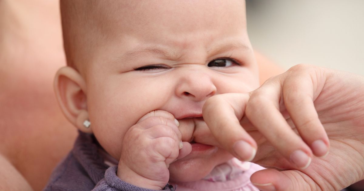 Sa belle-mère fait percer les oreilles de son bébé sans lui demander l ...